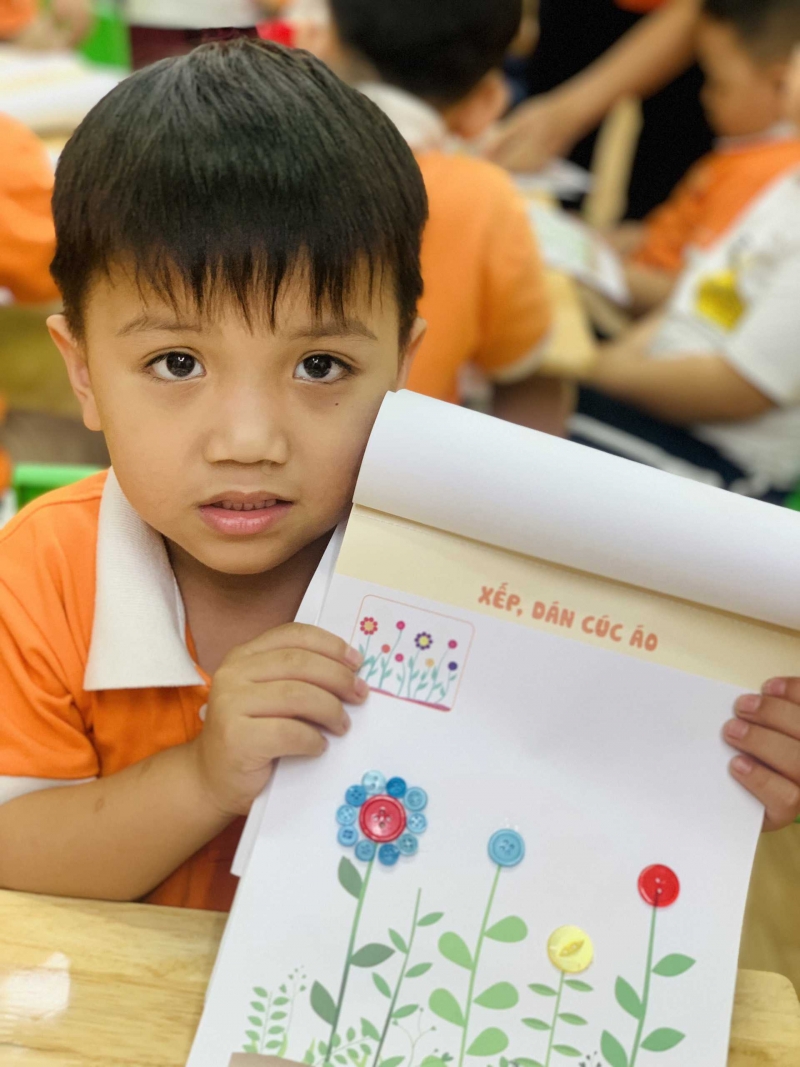 chồi 2 - trang trí bông hoa từ cúc áo